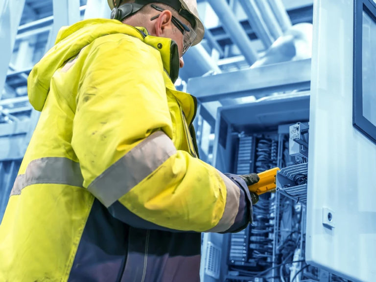 PPE for Arc Flash Workers - Pioneer Power Group PPE for Arc Flash Workers - Pioneer Power Group